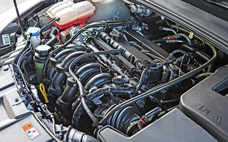 Group Test: Ford Focus 1.6 versus Renault Fluence 1.5 | Torque