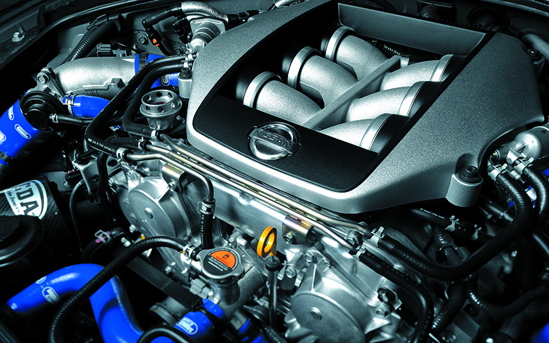 Nissan R34 GT-R meets Nissan R35 GT-R | Torque