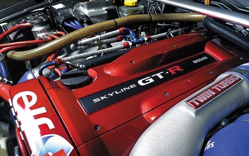 Nissan R34 GT-R meets Nissan R35 GT-R | Torque