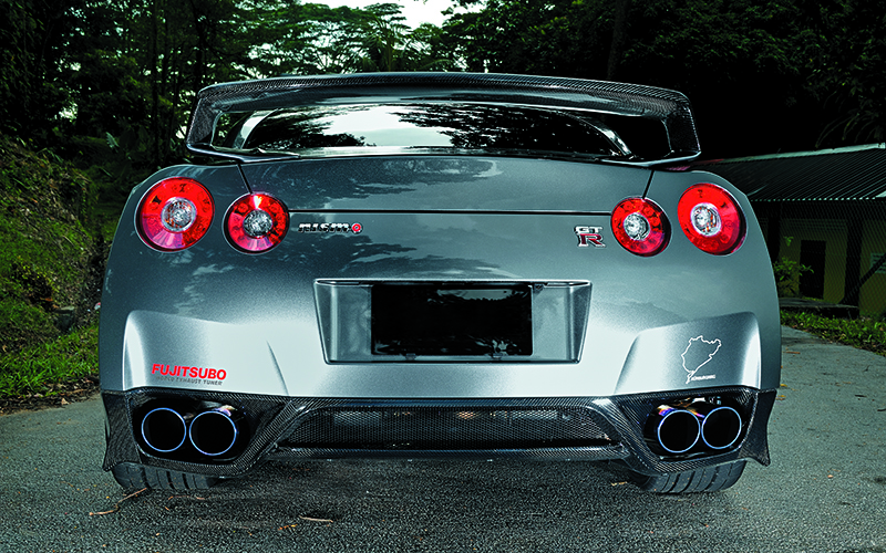 Nissan R34 GT-R meets Nissan R35 GT-R | Torque