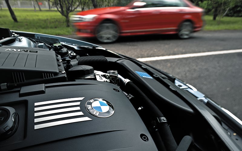 Group Test: Mercedes-Benz C350 (W204) vs BMW 335i (E90) | Torque