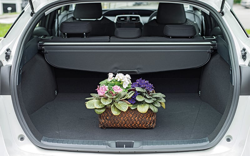 Group Test: Toyota Prius 1.8 vs Hyundai Ioniq 1.6 | Torque