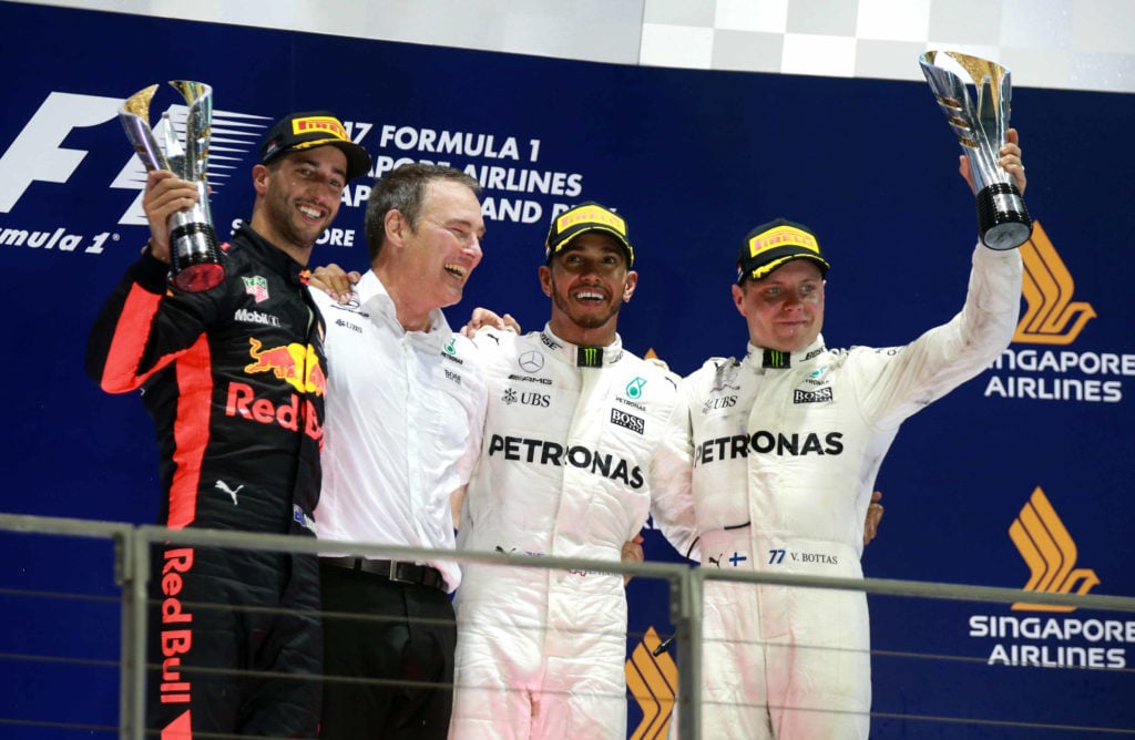 Lewis Hamilton wins 2017 F1 Singapore Grand Prix | Torque