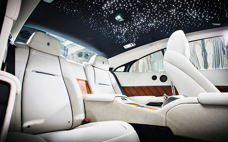 Rolls-Royce Wraith "dances" a Viennese Waltz | Torque