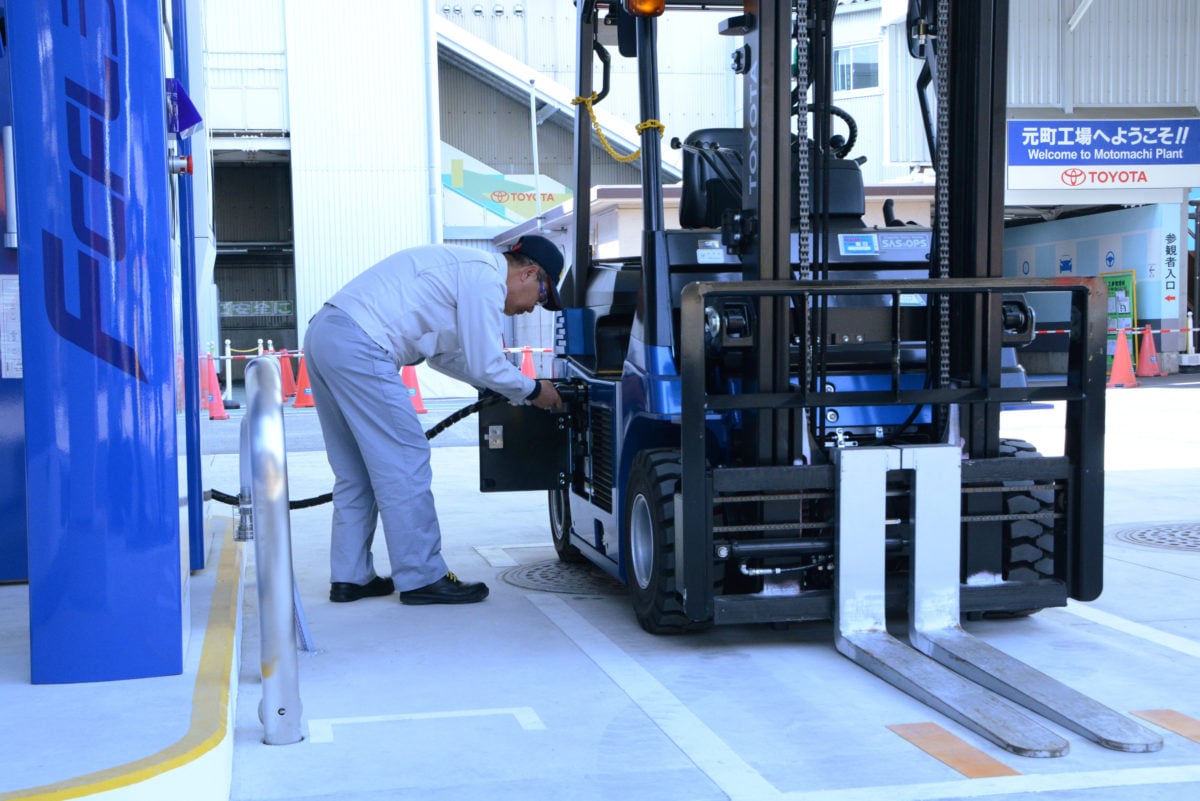 Toyota deploys 20 more fuel-cell forklifts | Torque