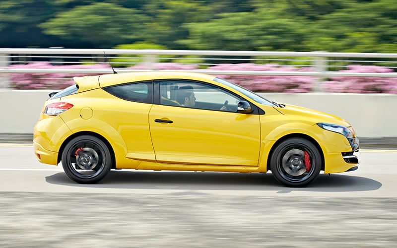 Renault Megane RS265 sounds rortier, handles better | Torque
