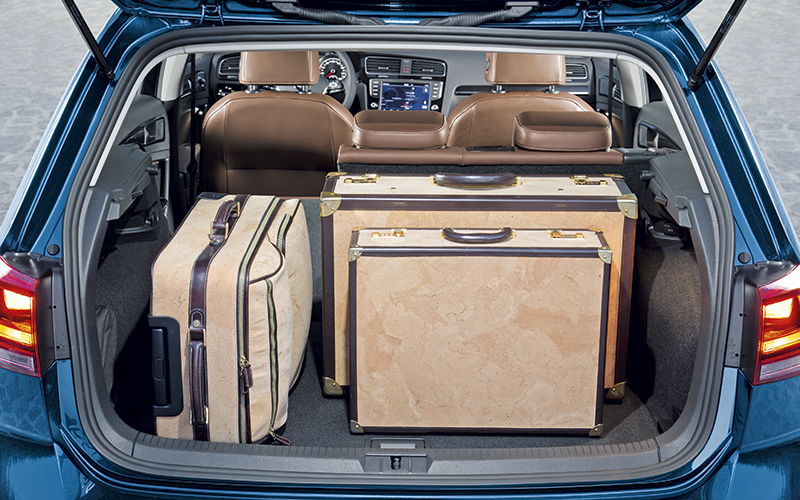 Volkswagen Golf Mk 7 plays a good round of golf | Torque