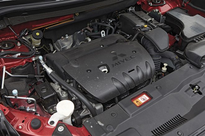 Mitsubishi Outlander PHEV and Outlander are the wallflowers | Torque
