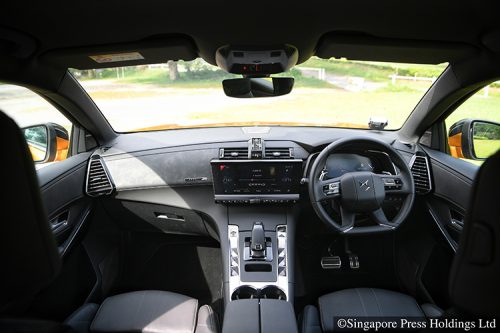 DS 7 Crossback is a luxurious and advanced French sports utility vehicle