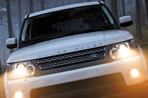 Range Rover Sport is a powerful and luxurious off-roader for footballers