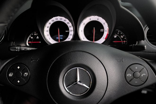 Mercedes-Benz SL280 driven in Singapore | Torque
