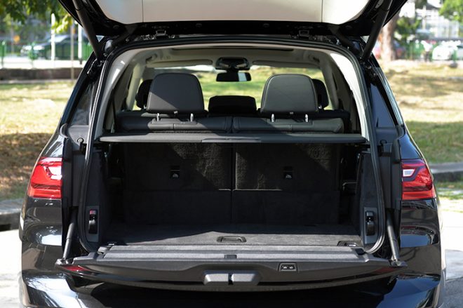 BMW X7 driven in Singapore: Redefining the luxo-barge | Torque