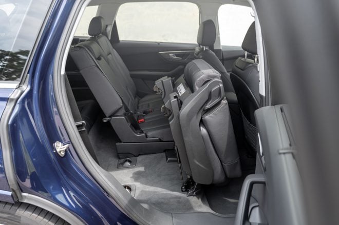 Mercedes-Benz GLE450 takes on the Audi Q7 |Torque